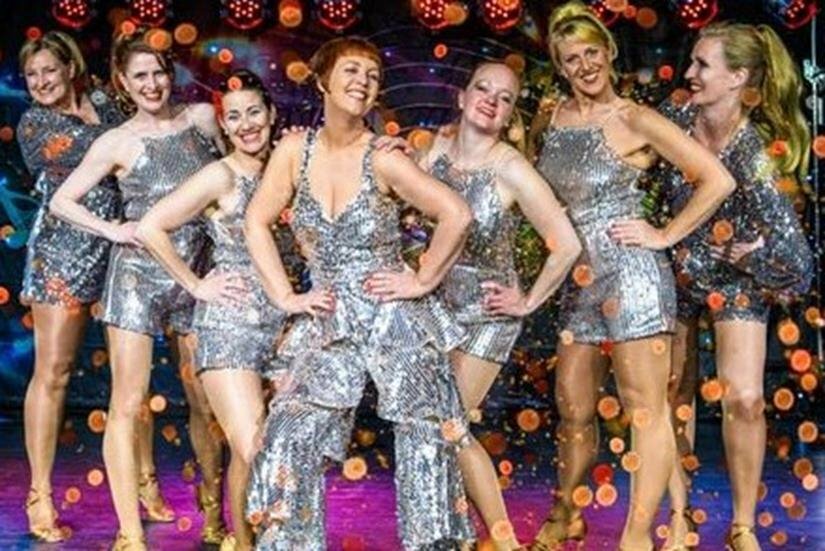 Anzeige: Paillettenrausch und Welthits op Platt - Neustadt - der reporter