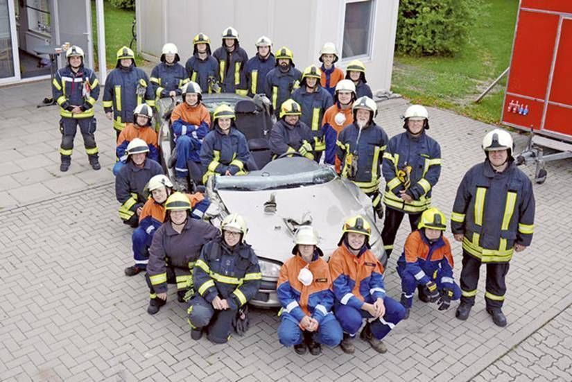 23 neue Kameradinnen und Kameraden für die Freiwilligen Feuerwehren ...