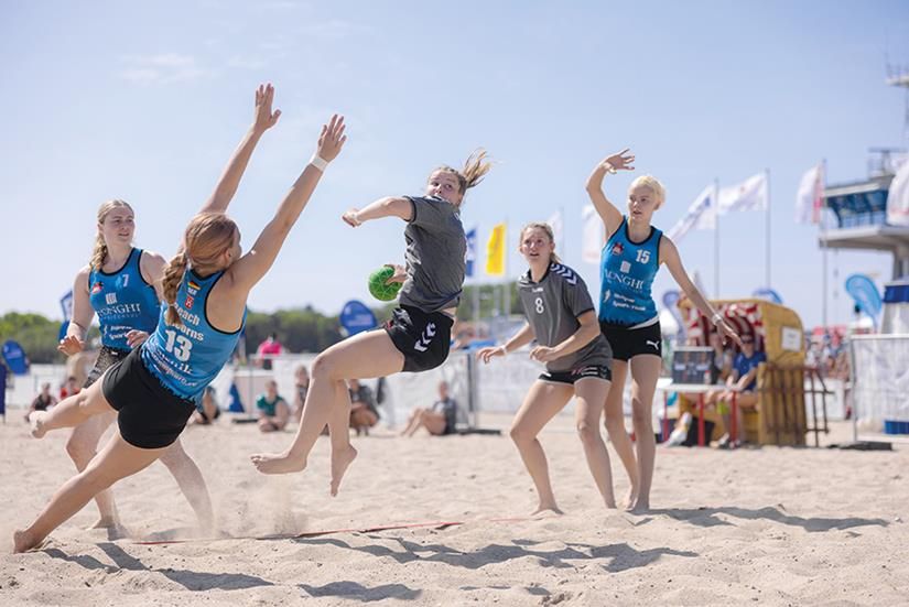 Vom 21. bis 23. Juni: 22. Travemünder Beachhandball-Cup - Tdf. Strand ...