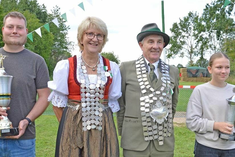 Grebiner Schützen feiern ihr Königspaar 2023: Matthias Paustian und ...